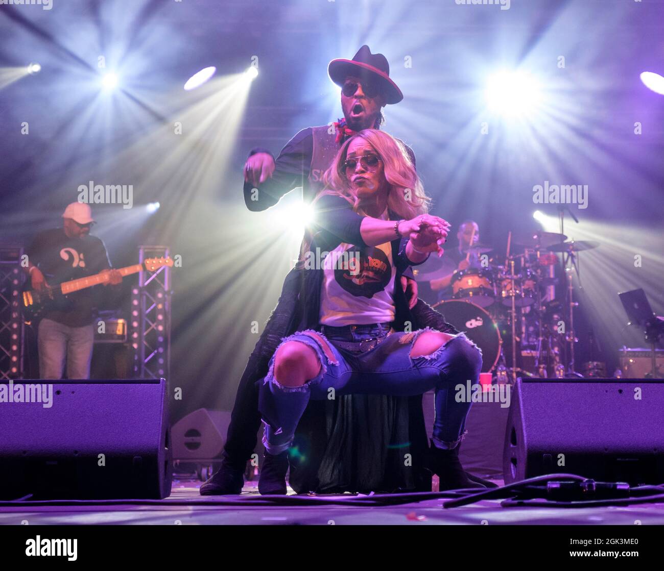 Jeffrey Daniel and Carolyn Griffey of Shalamar performing at the ...