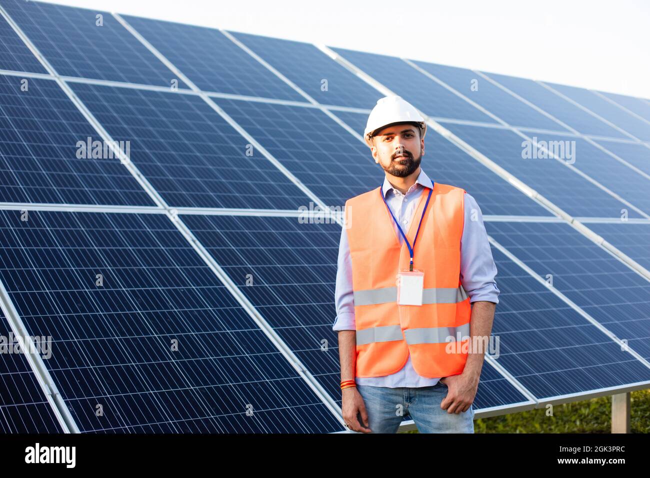 Engineer solar panels stands hi-res stock photography and images - Alamy