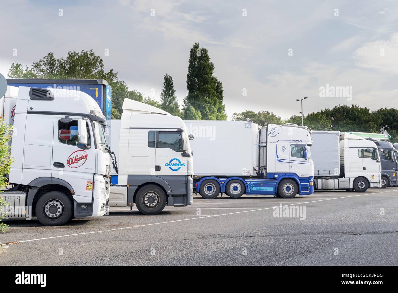 Kent lorry park hi-res stock photography and images - Alamy