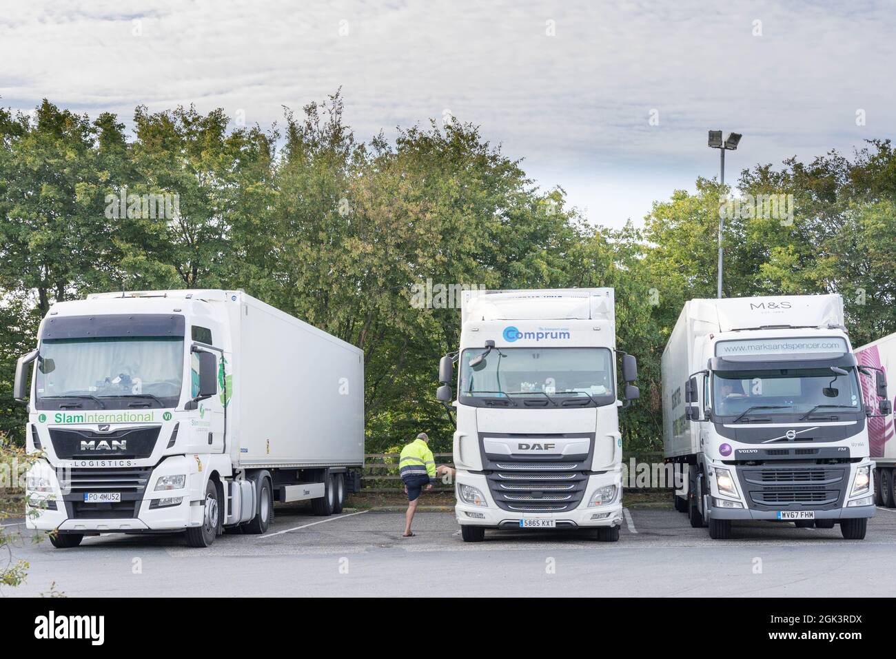 European HGV lorries park for overnight in Keng England Stock Photo - Alamy