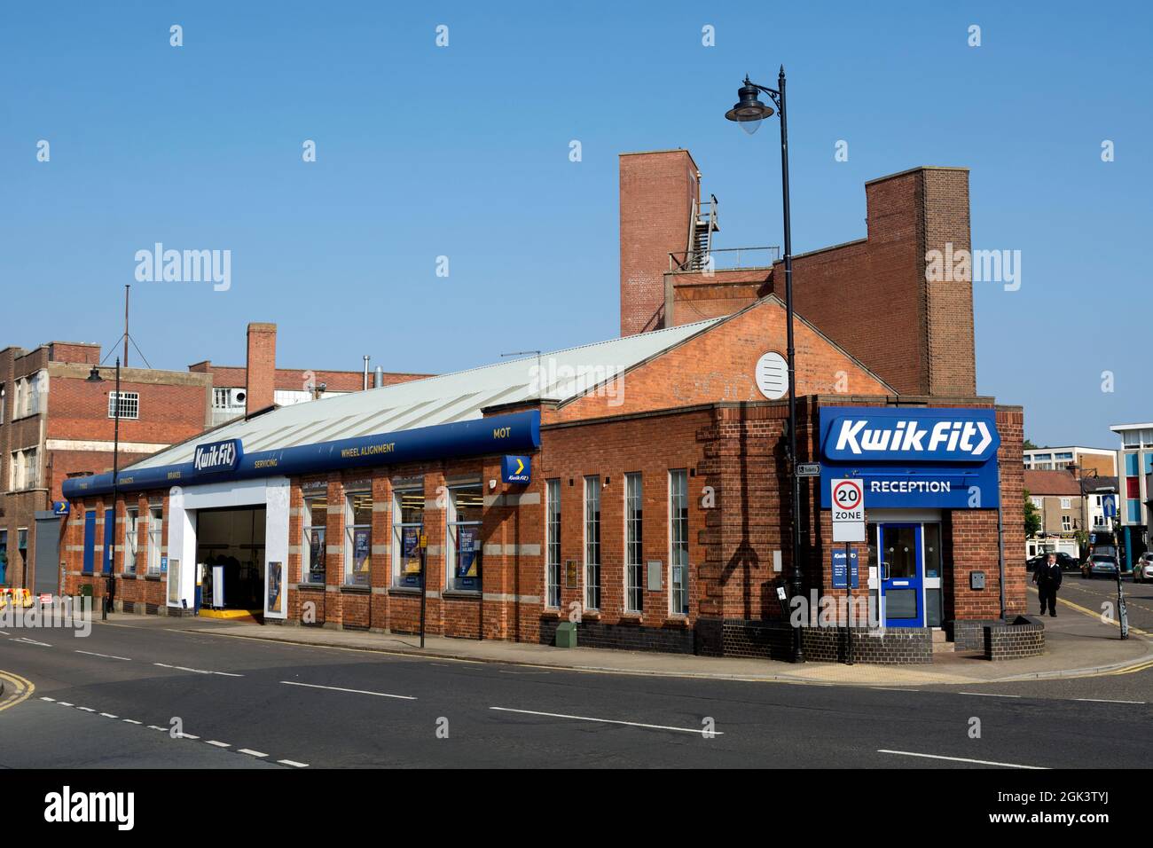 Kwik fit building hi-res stock photography and images - Alamy