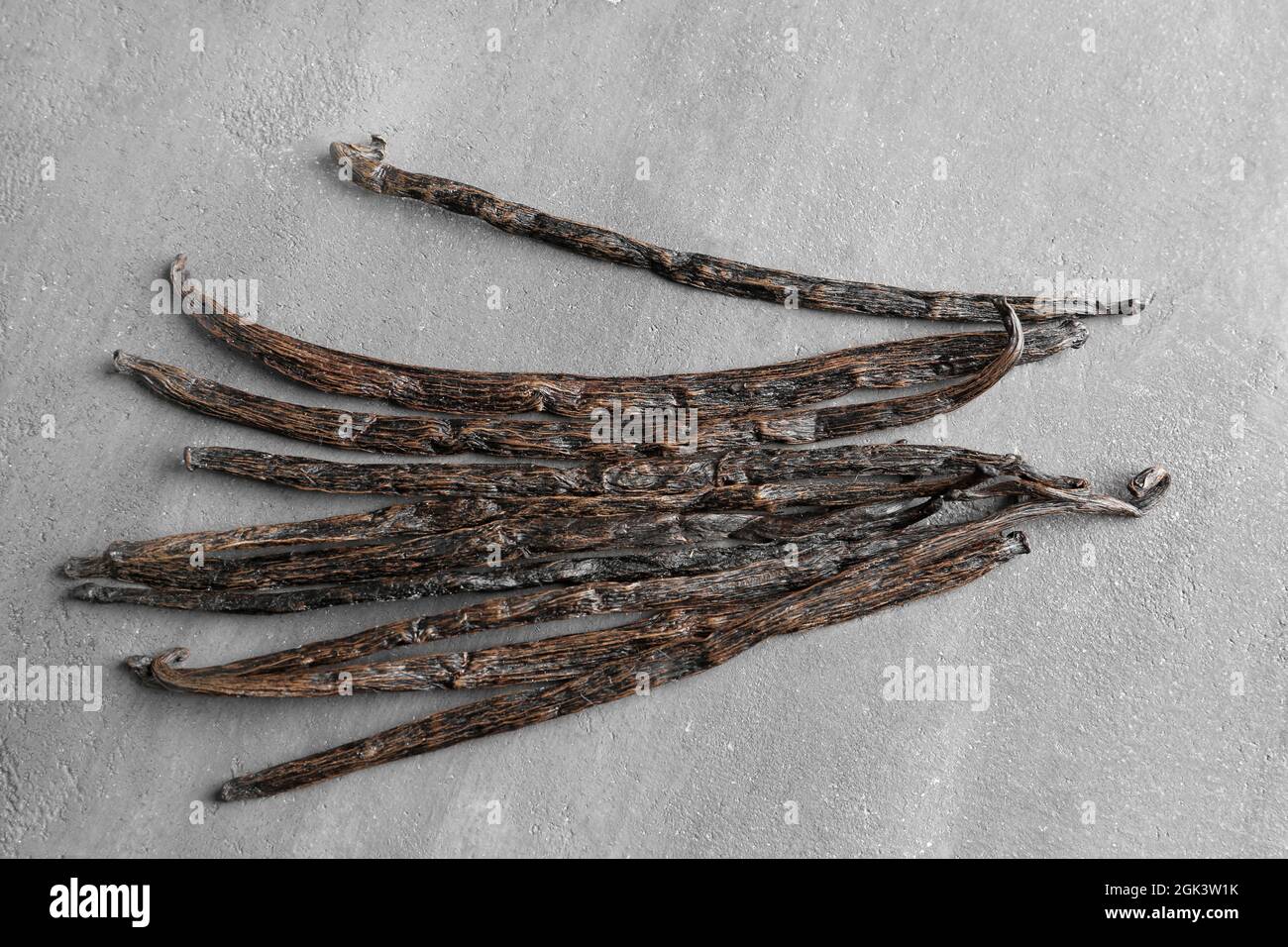 Dried vanilla sticks on grey textured background Stock Photo - Alamy