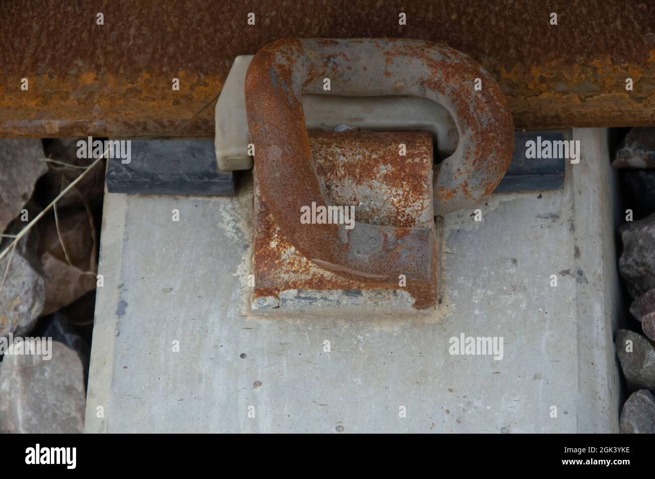 RAILWAY TRACK SWIVEL OF IRON. SWIVEL FIXED IN STONE Stock Photo - Alamy