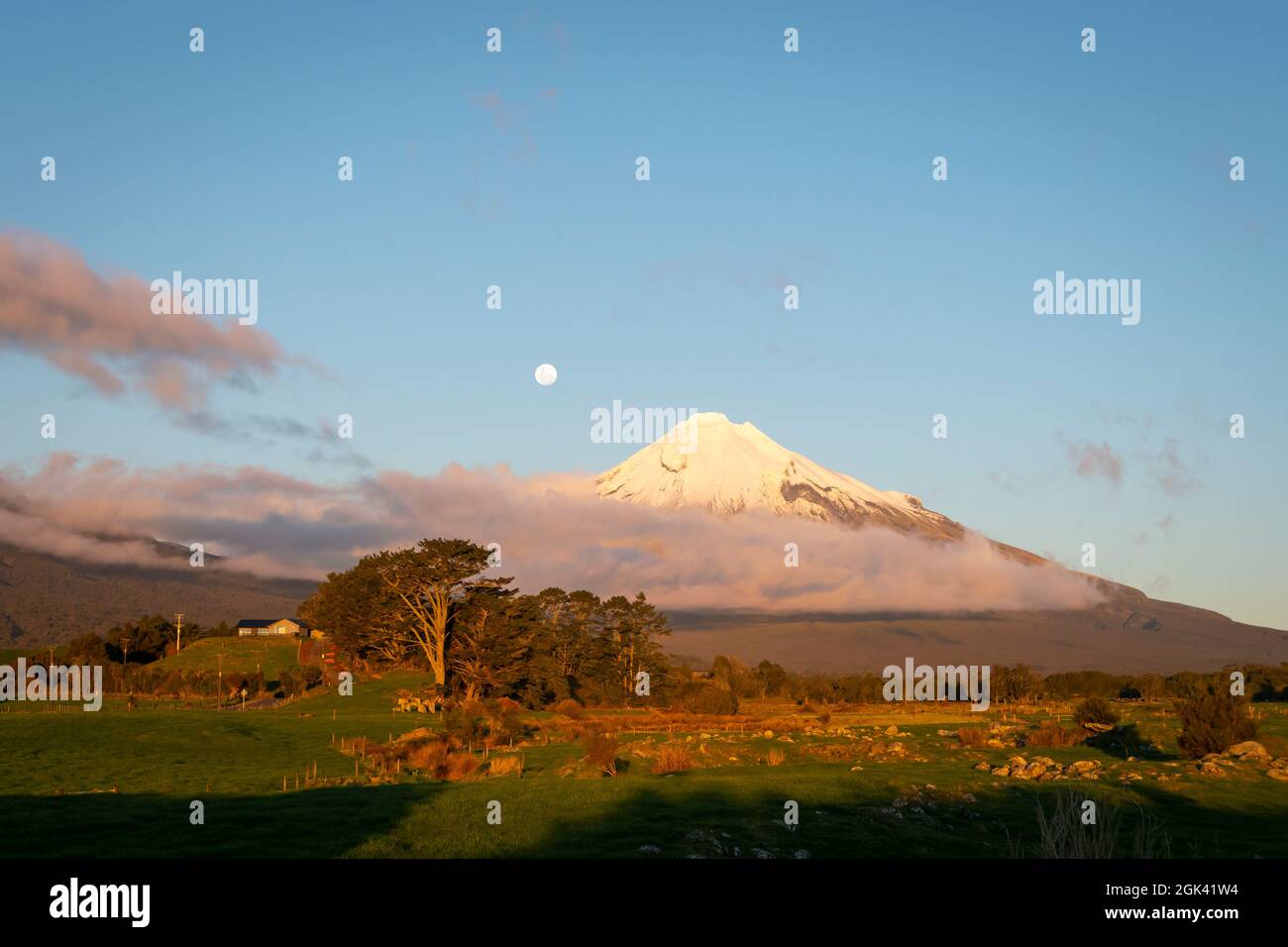 Full moon over snowy mountain hi-res stock photography and images - Alamy