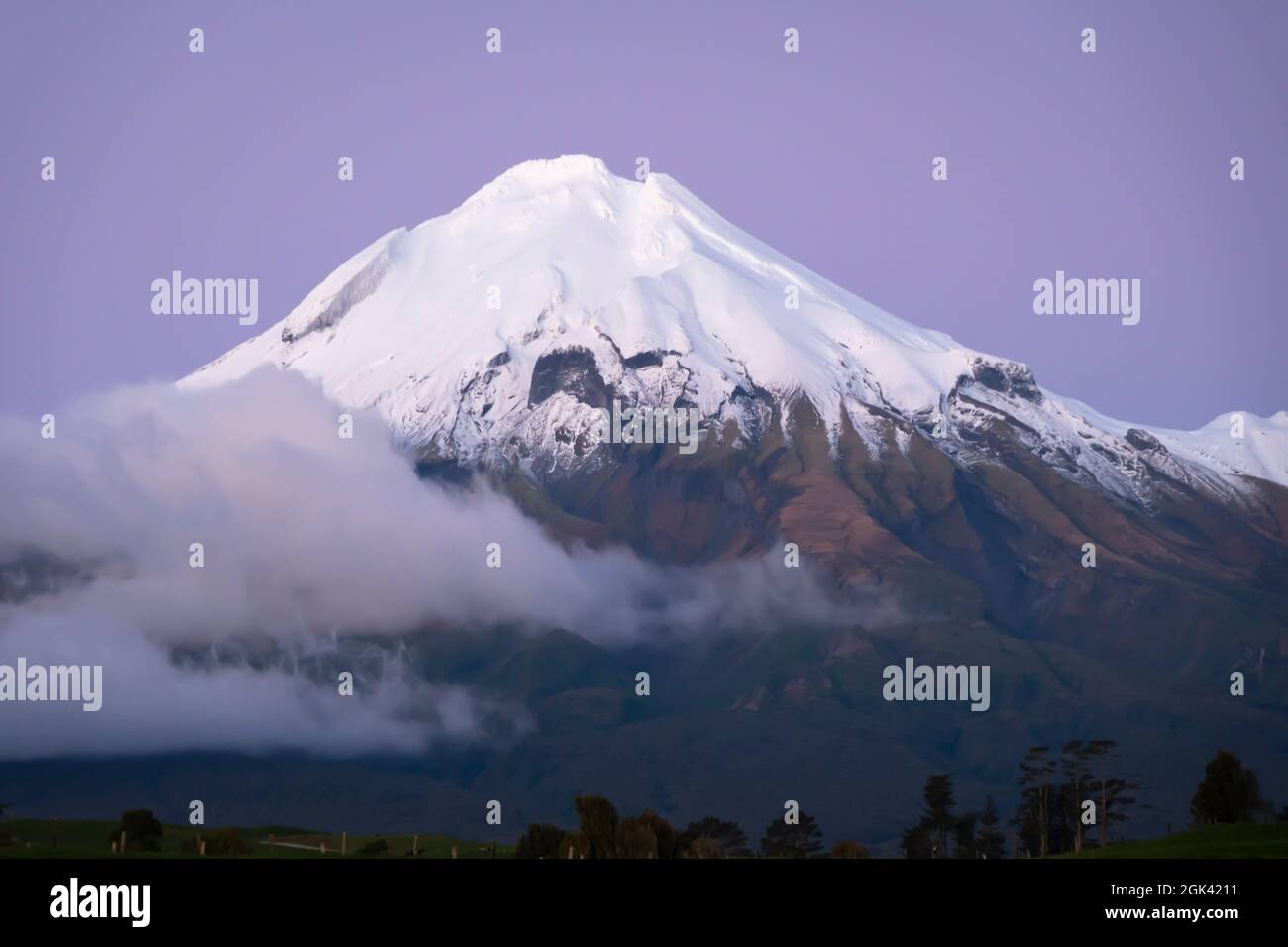 Taranaki peak hi-res stock photography and images - Alamy