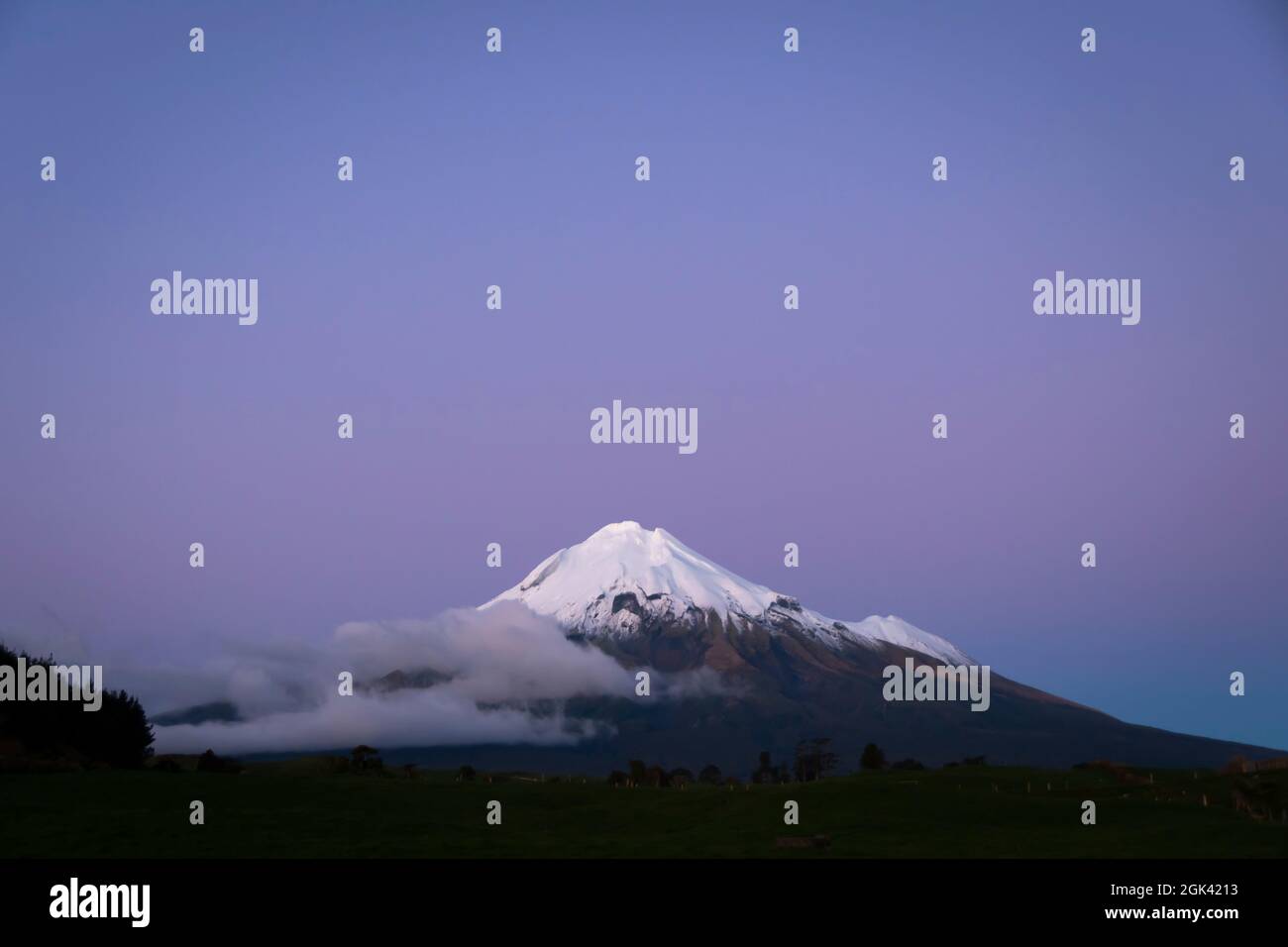 Taranaki peak hi-res stock photography and images - Alamy