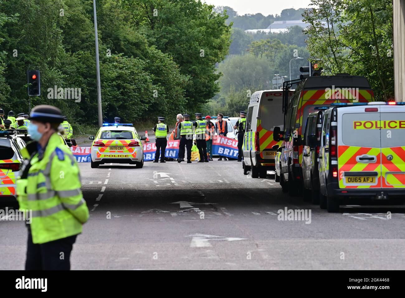 News transport roundabout hi-res stock photography and images - Alamy