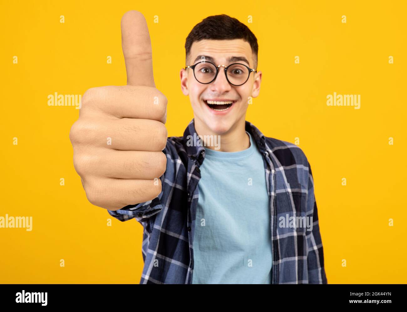 Man thumb up hi-res stock photography and images - Alamy