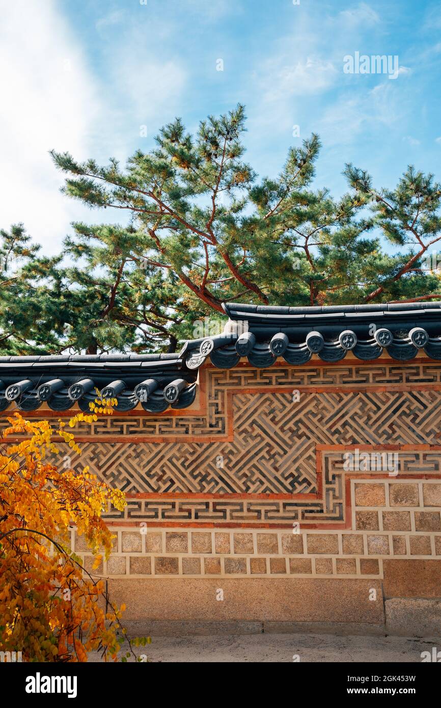 Korean traditional wall at Deoksugung Palace in Seoul, Korea Stock ...