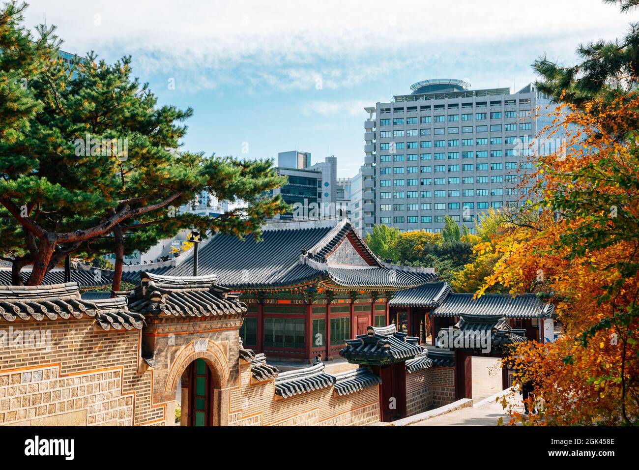 Stone wall deoksugung palace hi-res stock photography and images - Alamy