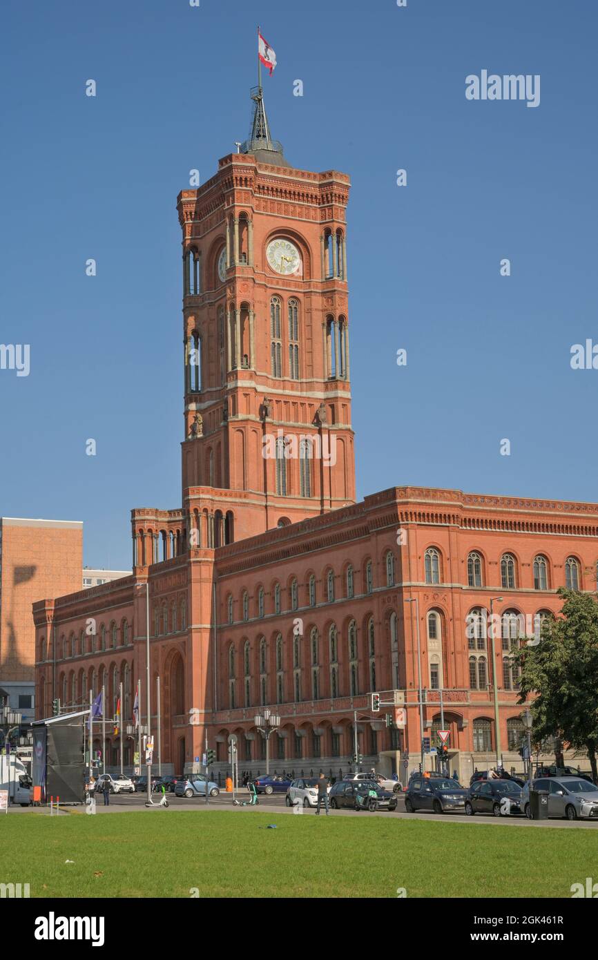 Rote rathaus turm hi-res stock photography and images - Alamy