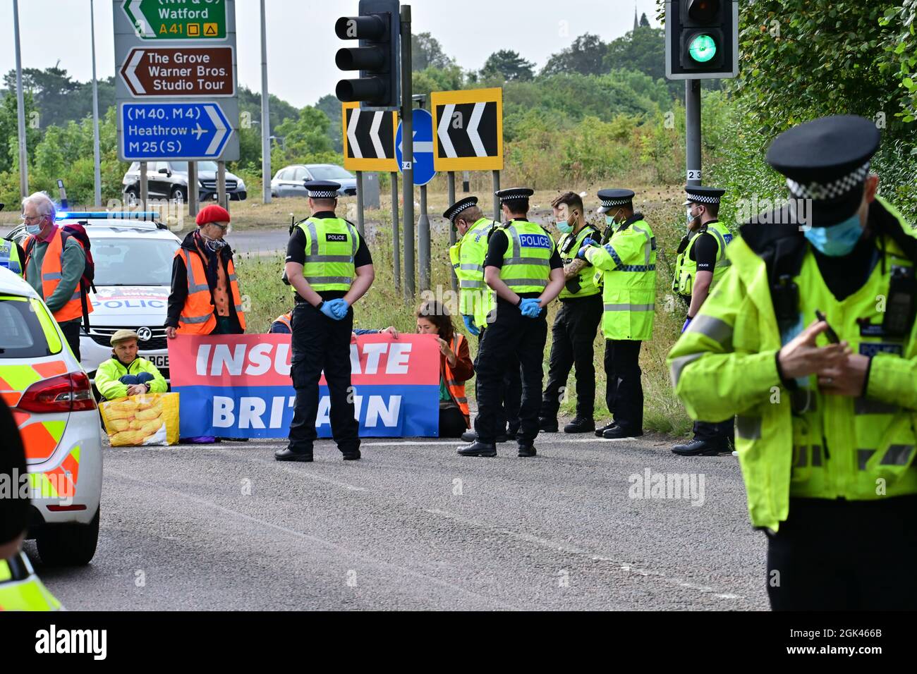 Police insulate britain hi-res stock photography and images - Alamy