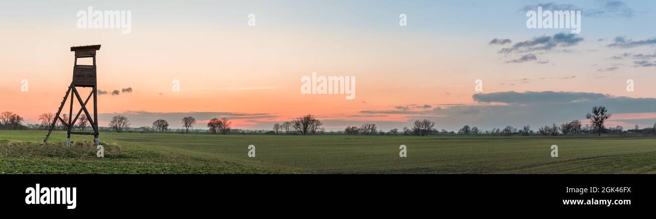 the setting sun, colorful sky, silhouette of a hunting turret Stock ...