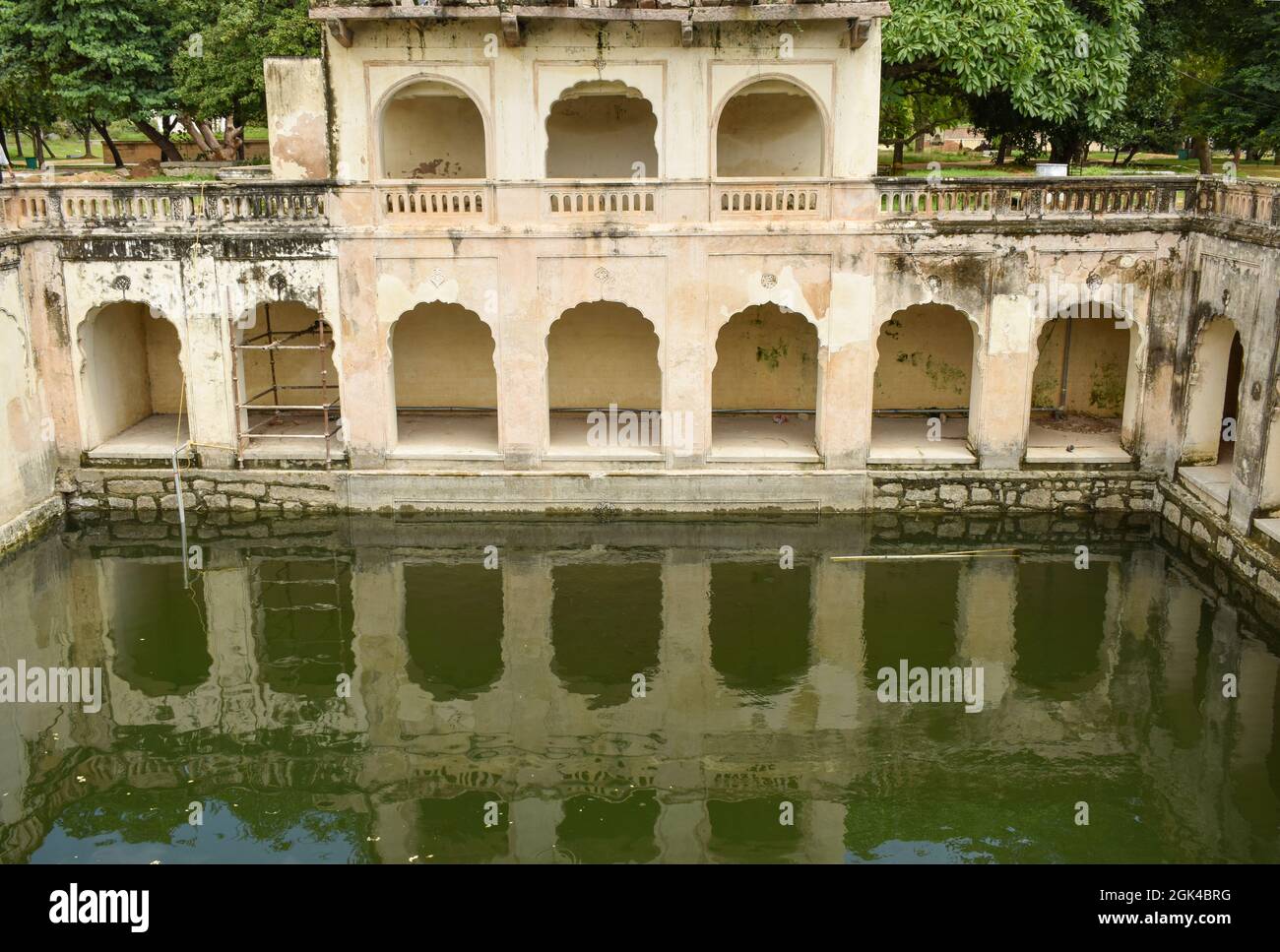 Antique water well hi-res stock photography and images - Alamy