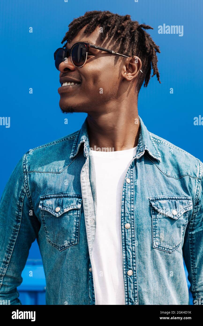 Black man smiling hi-res stock photography and images - Alamy