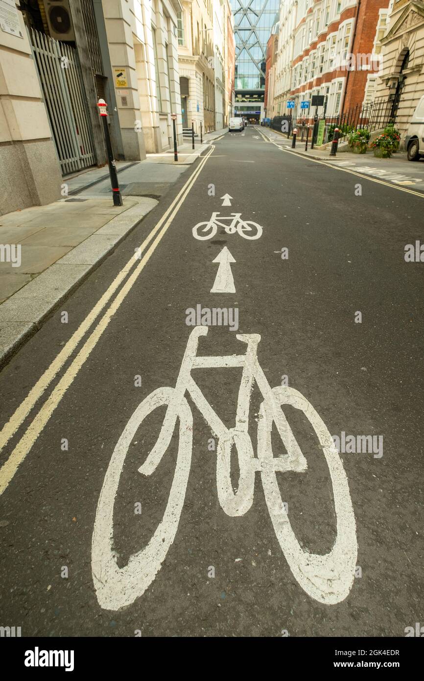 LONDON- JUNE, 2020: City of London cycle lane on empty street Stock ...