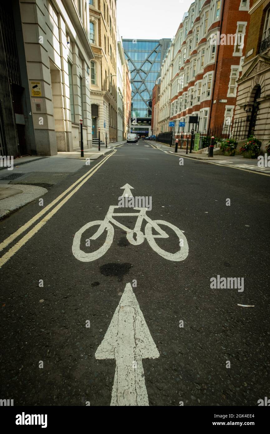 LONDON- JUNE, 2020: City of London cycle lane on empty street Stock ...