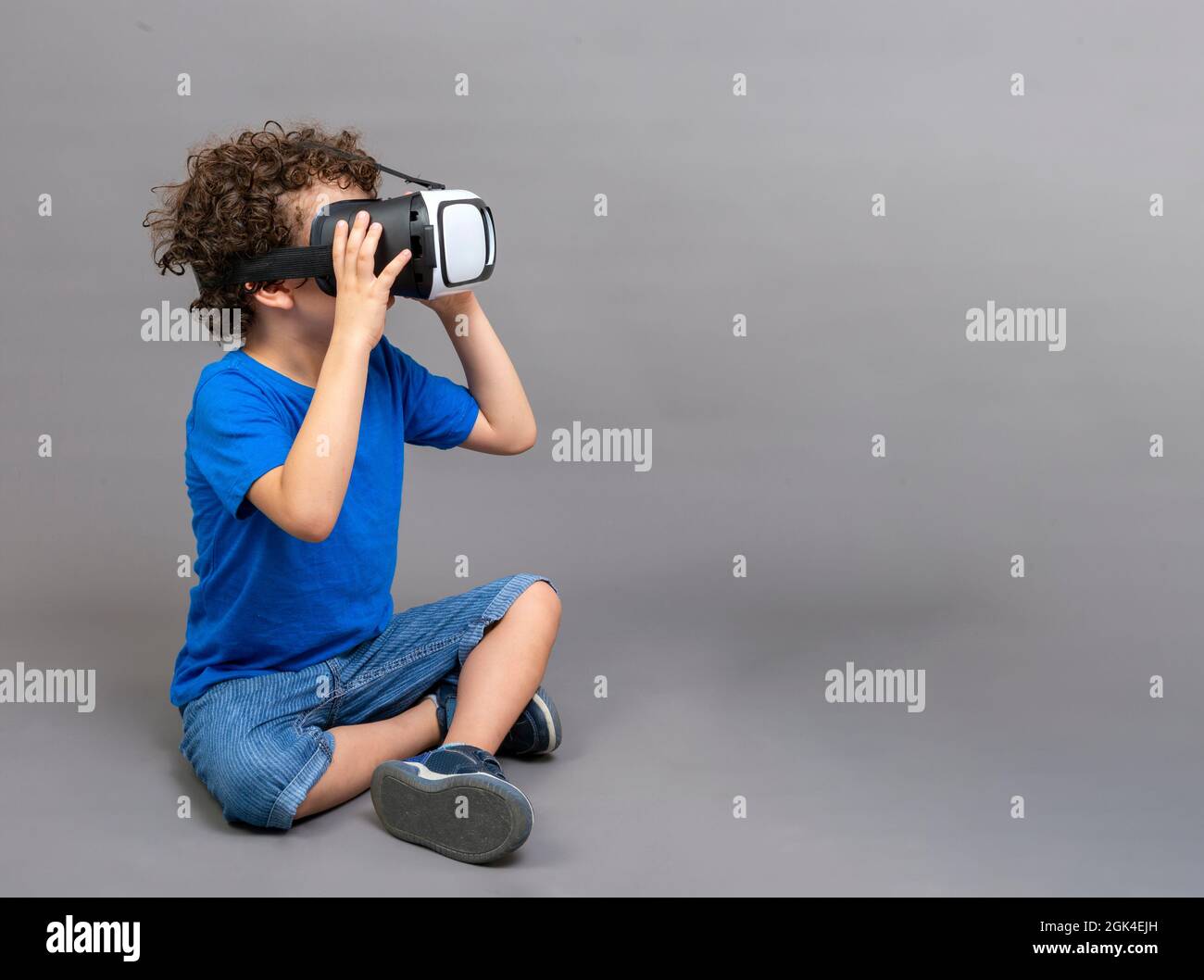 Child watching virtual screen hi-res stock photography and images - Alamy