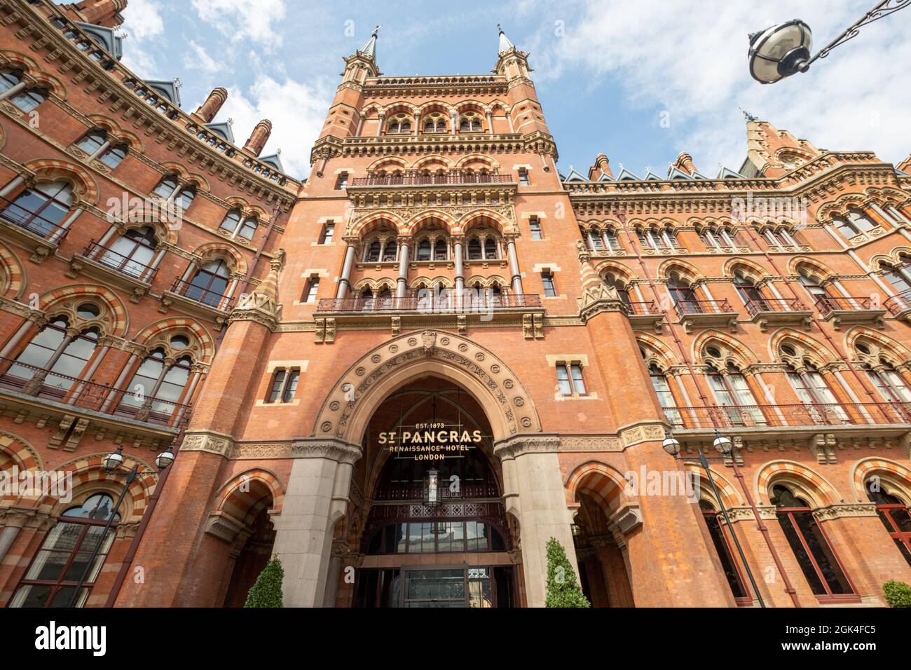 St pancras railway station historic hi-res stock photography and images ...