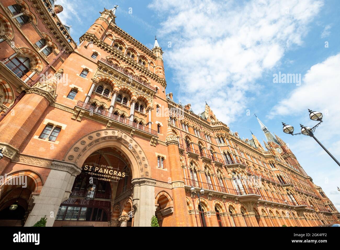 St pancreas renaissance hotel hi-res stock photography and images - Alamy