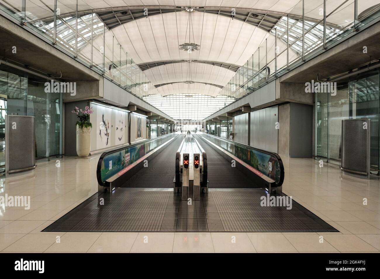 Travellator hi-res stock photography and images - Alamy