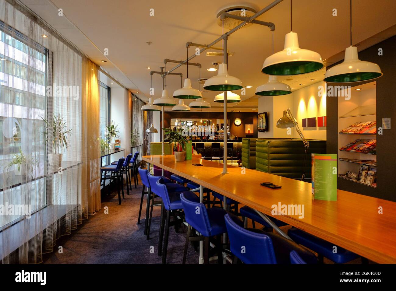 Contemporary lobby lounge Stock Photo - Alamy