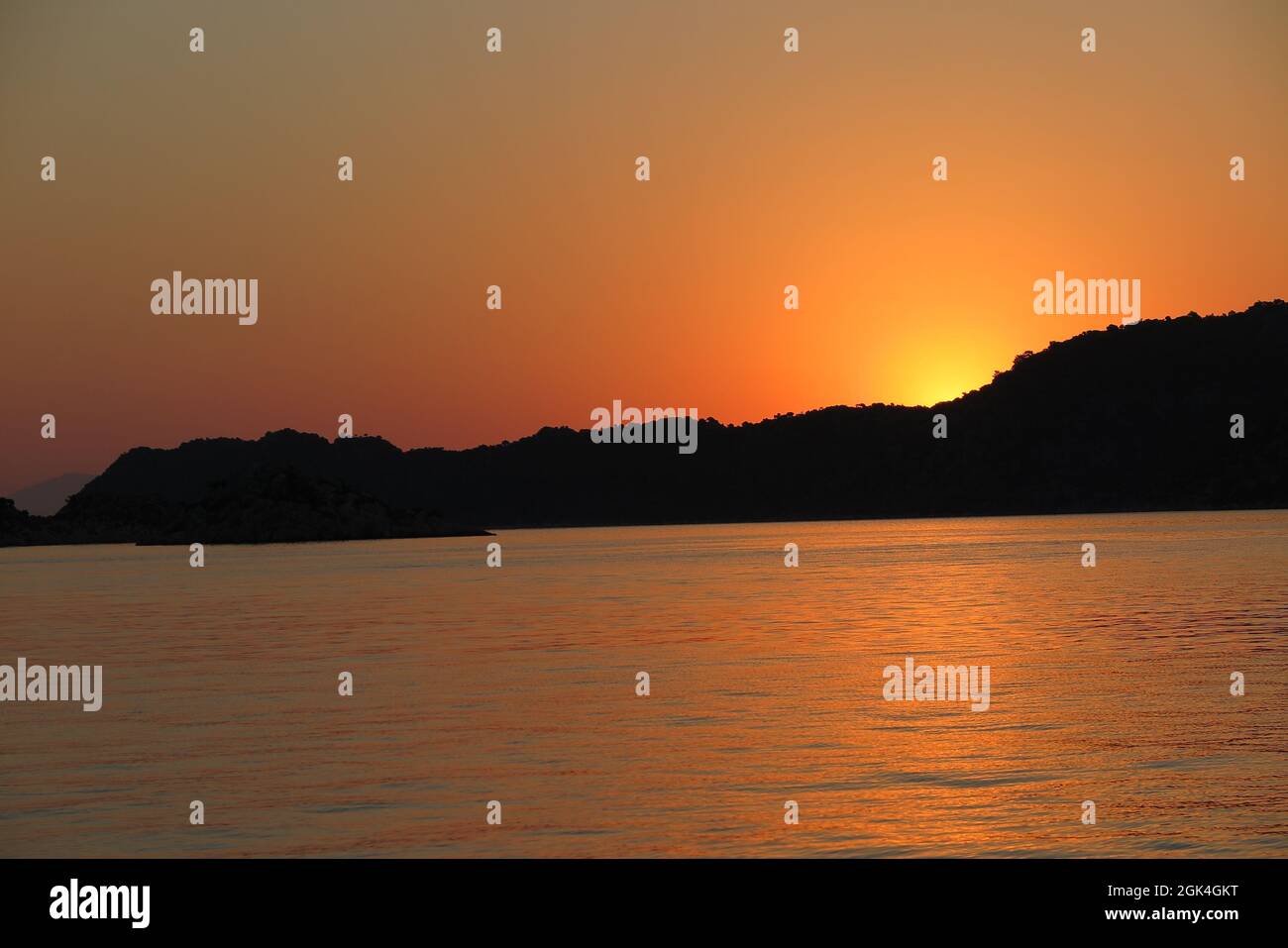 Beautiful sunset behind silhouette hi-res stock photography and images ...