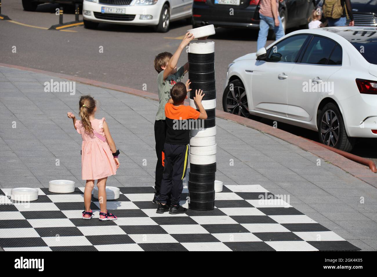 Children playing street hi-res stock photography and images - Alamy