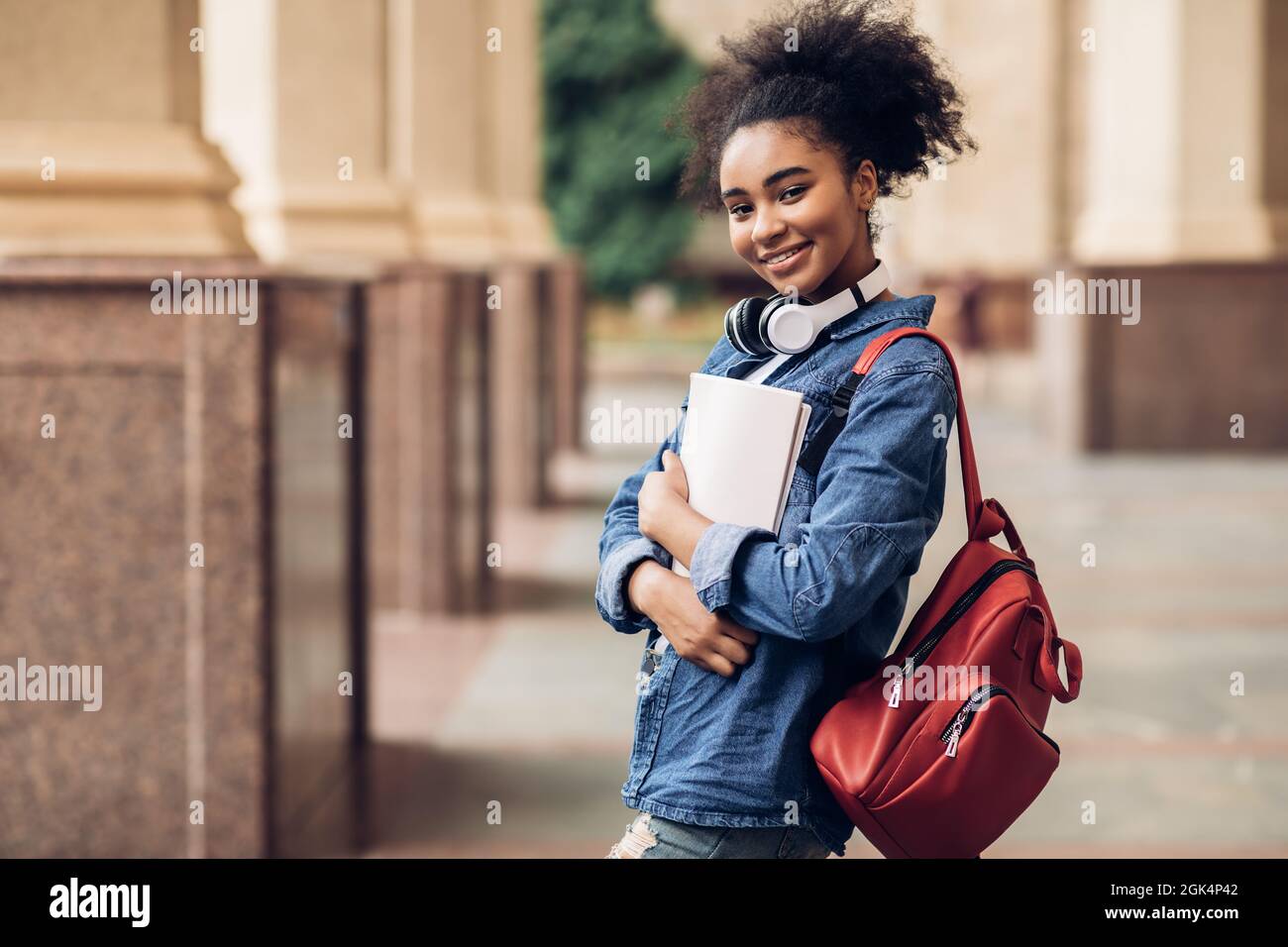 Black college student campus hi-res stock photography and images - Alamy