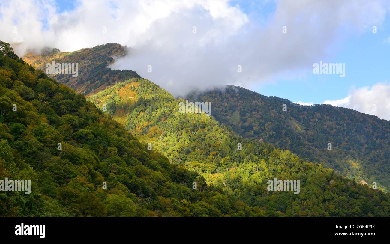 Beautiful mountain scenery near Kurobe Dam Tourist Site in autumn ...