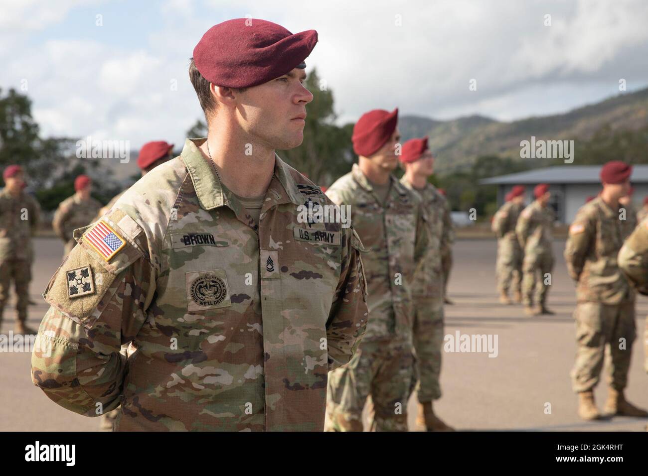 Parachute regiment sergeant hi-res stock photography and images - Alamy