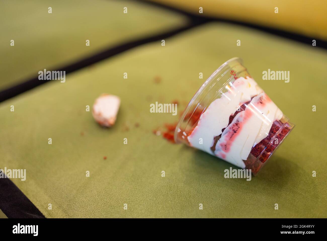 Dropped cake on floor hi-res stock photography and images - Alamy