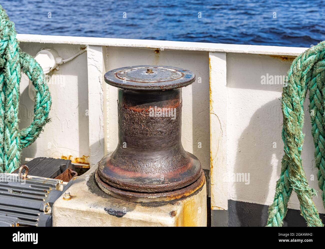 Well worn marine capstan on a boat Stock Photo - Alamy