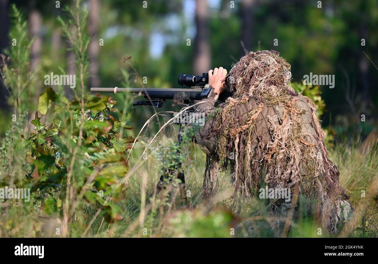 A student assigned to the U.S. Army John F. Kennedy Special Warfare ...