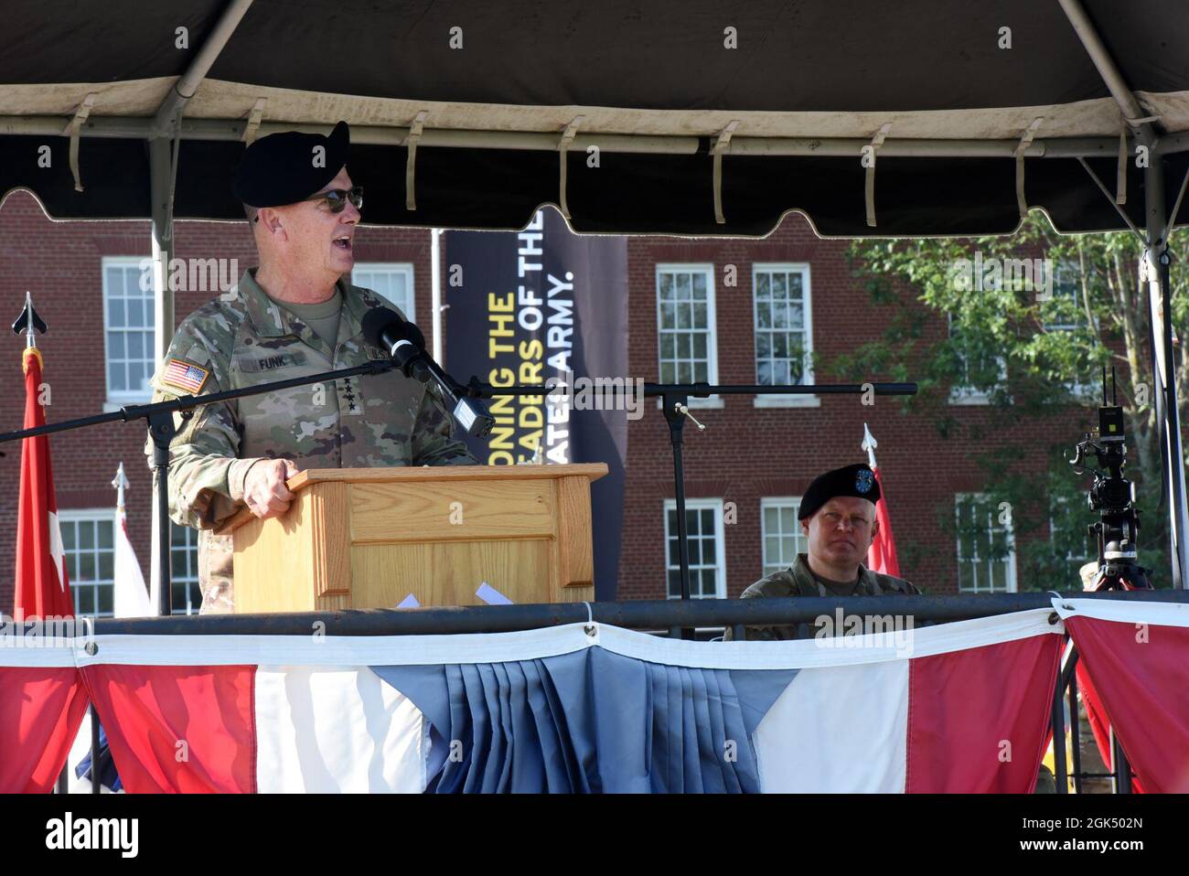 Commander of the u s army training and doctrine command hi-res stock ...