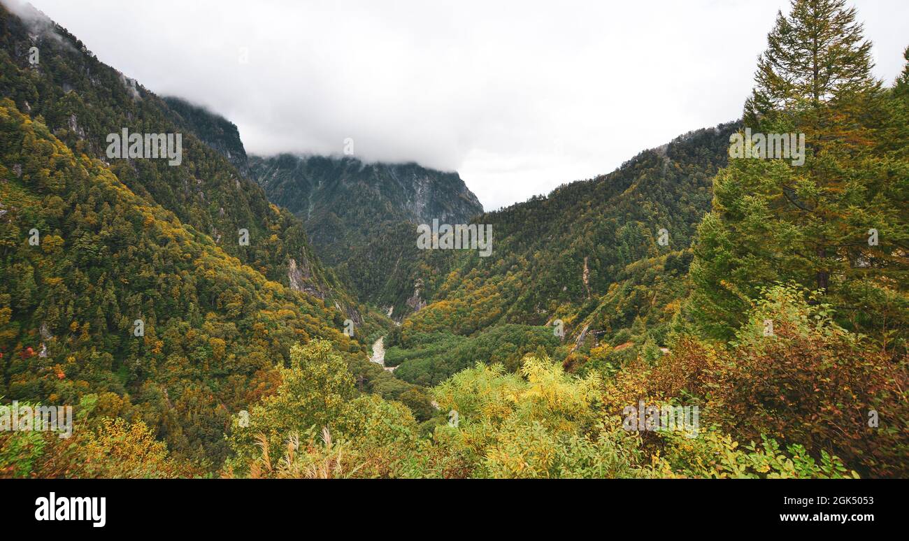 Beautiful mountain scenery near Kurobe Dam Tourist Site in autumn ...