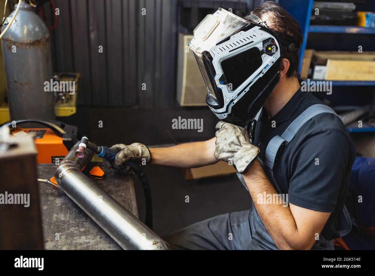 Mechanic dungarees hi-res stock photography and images - Alamy