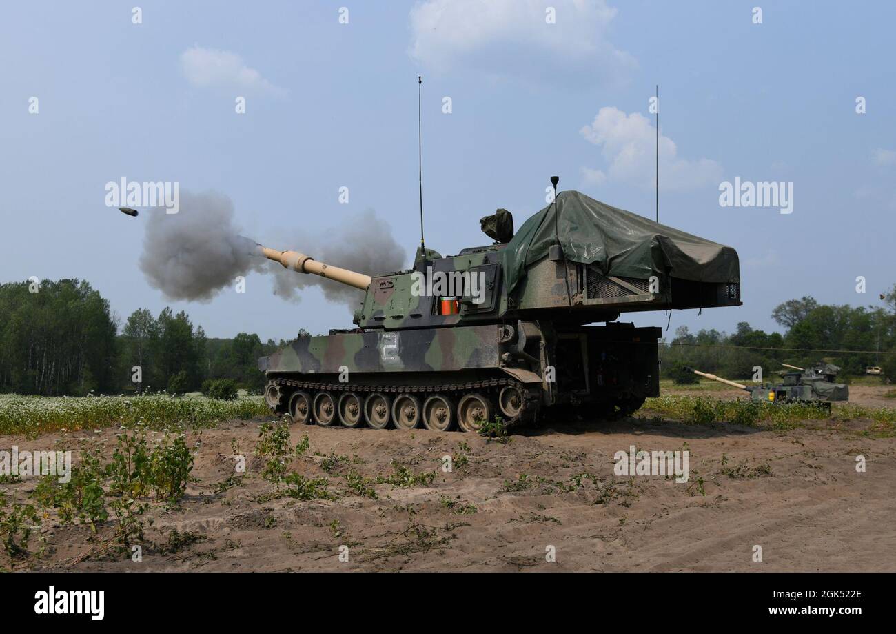 M109a6 Paladin Self Propelled Howitzer High Resolution Stock ...