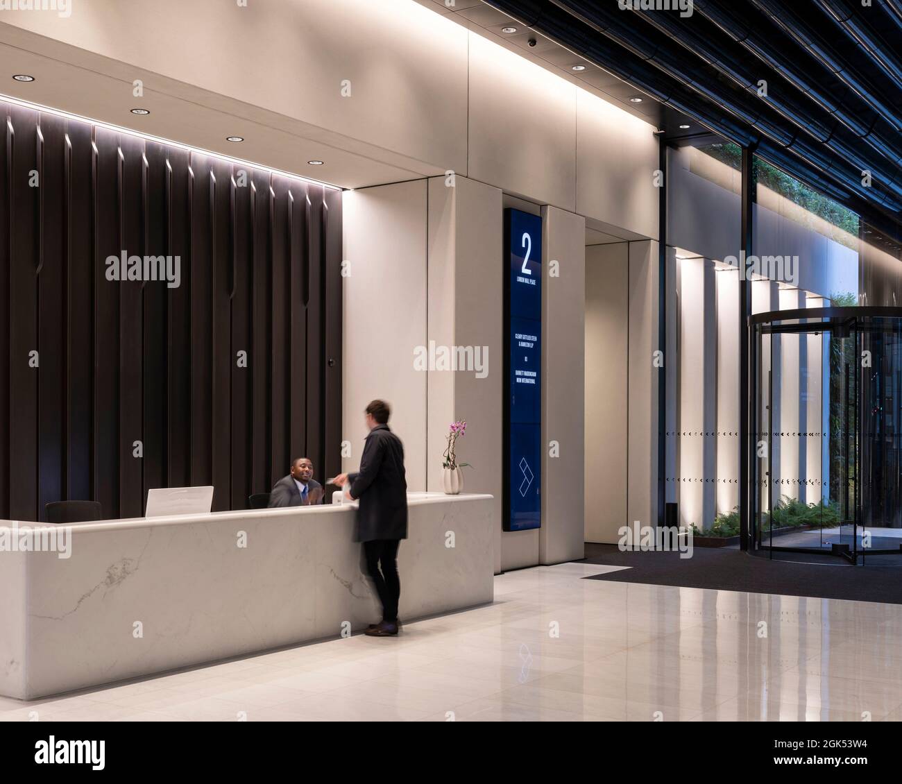 Building 2 entrance lobby view towards reception desk. London Wall ...