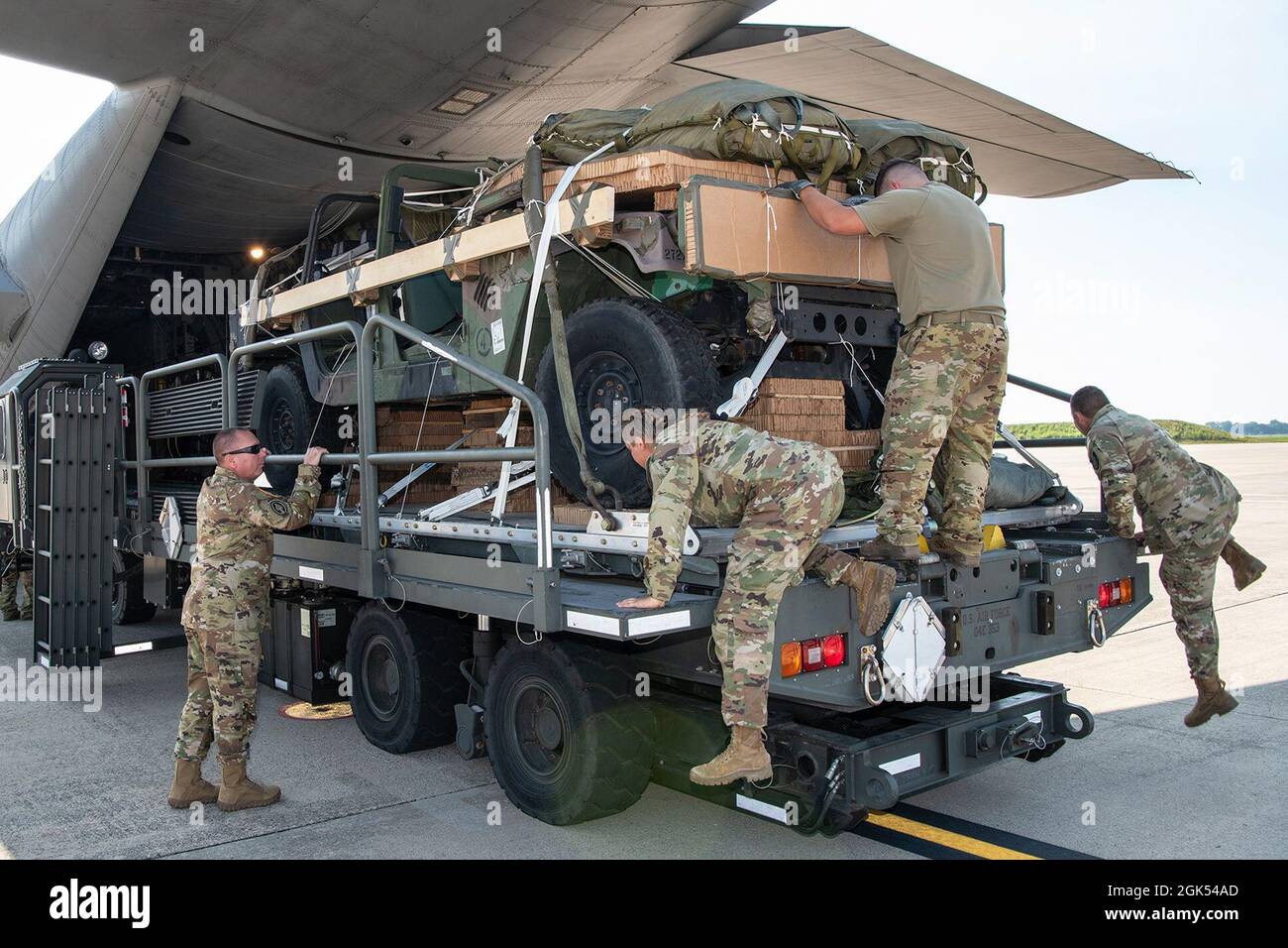 Humvee cargo hi-res stock photography and images - Alamy