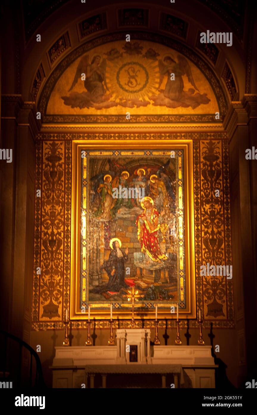 Side altar hi-res stock photography and images - Alamy