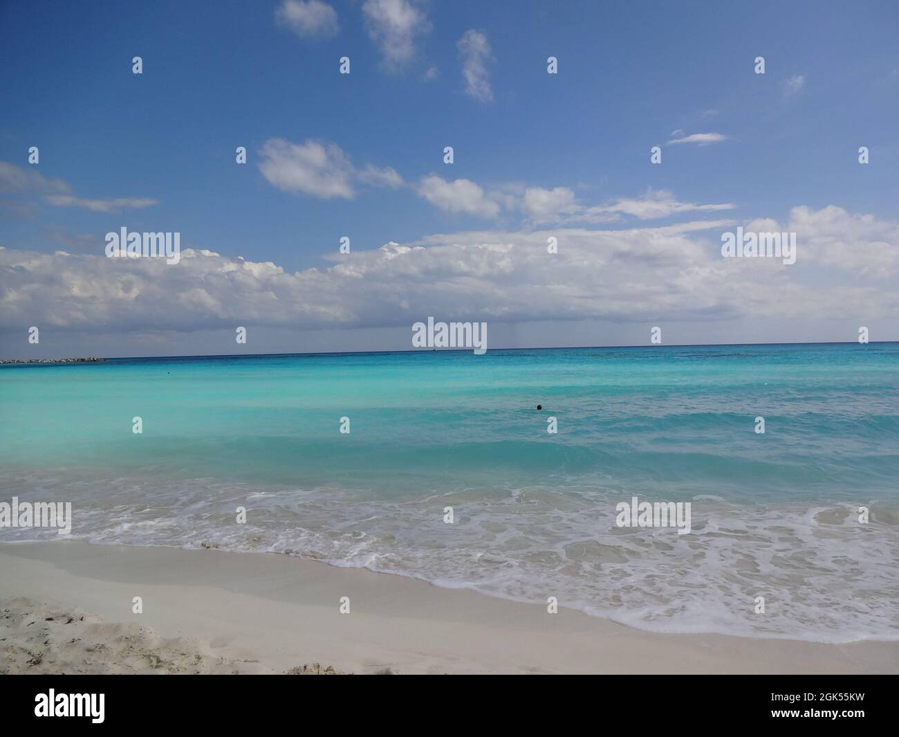 Cancun mexico beach couple hi-res stock photography and images - Alamy