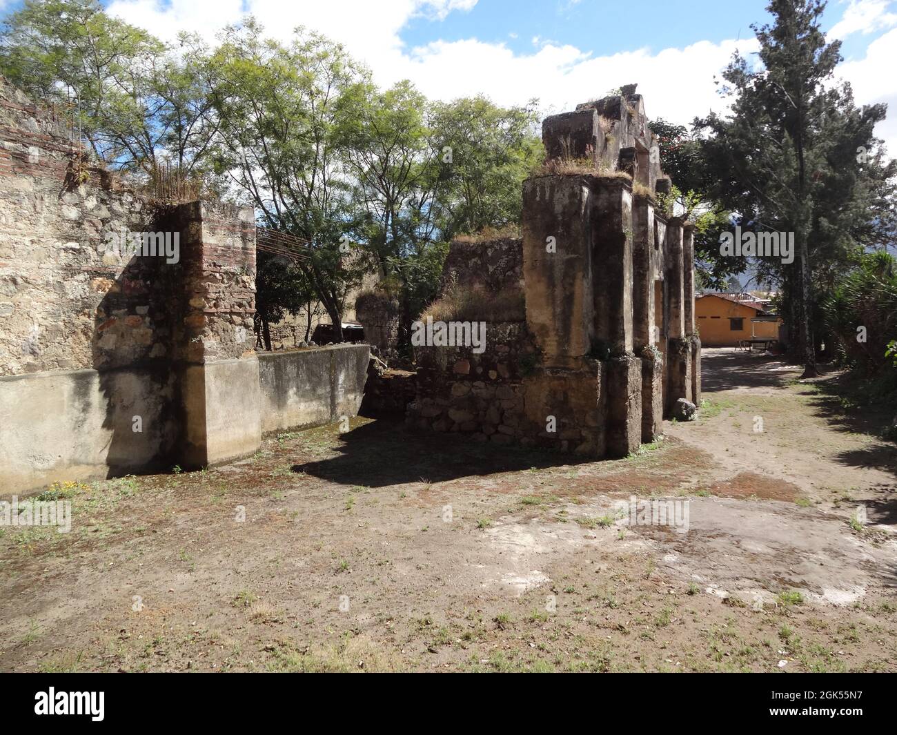 Destroyed buildings in the city of Antigua, Guatemala Stock Photo - Alamy