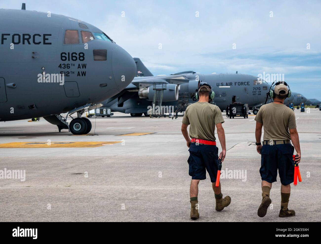 Airmen from the 736th Aircraft Maintenance Squadron prepare a C-17 ...