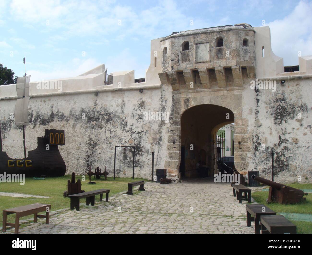 City walls of the city of Merida, Mexico Stock Photo - Alamy