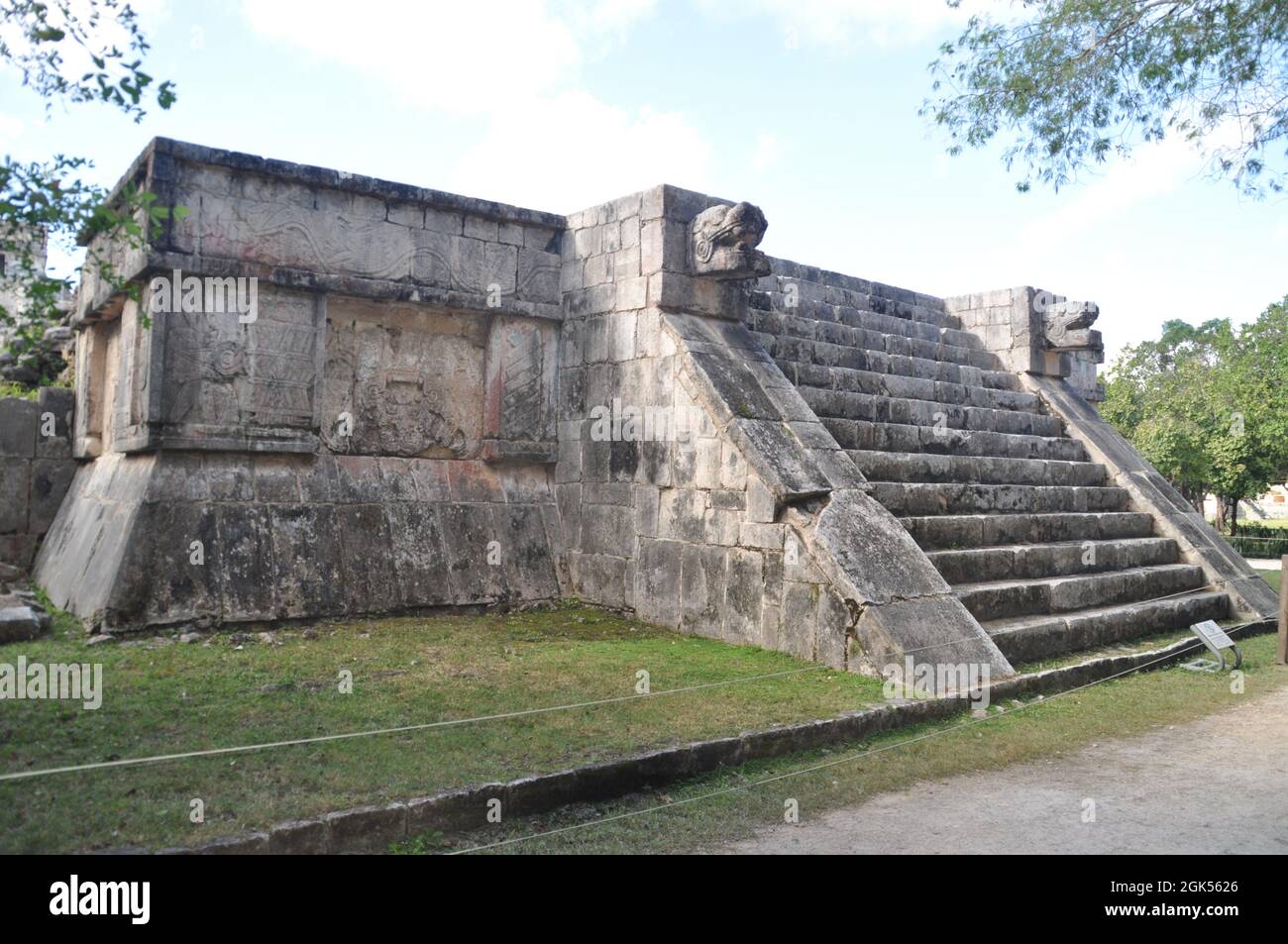 Temple at the Chichen Itza archaeological site, Mexico Stock Photo - Alamy