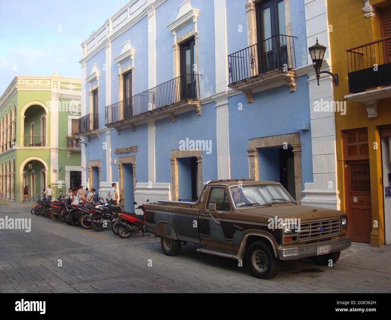 Old car merida yucatan hi-res stock photography and images - Alamy