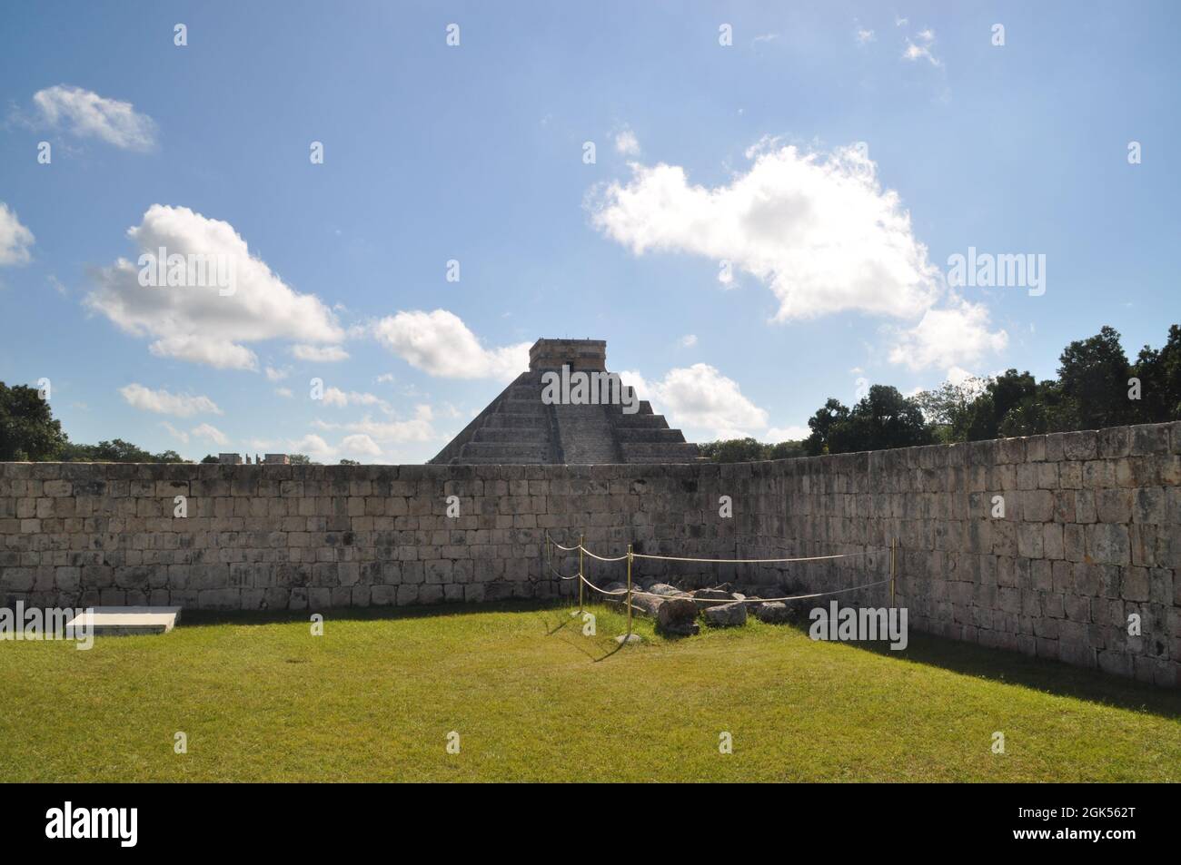 Building at the Chichen Itza archaeological site, Mexico Stock Photo ...