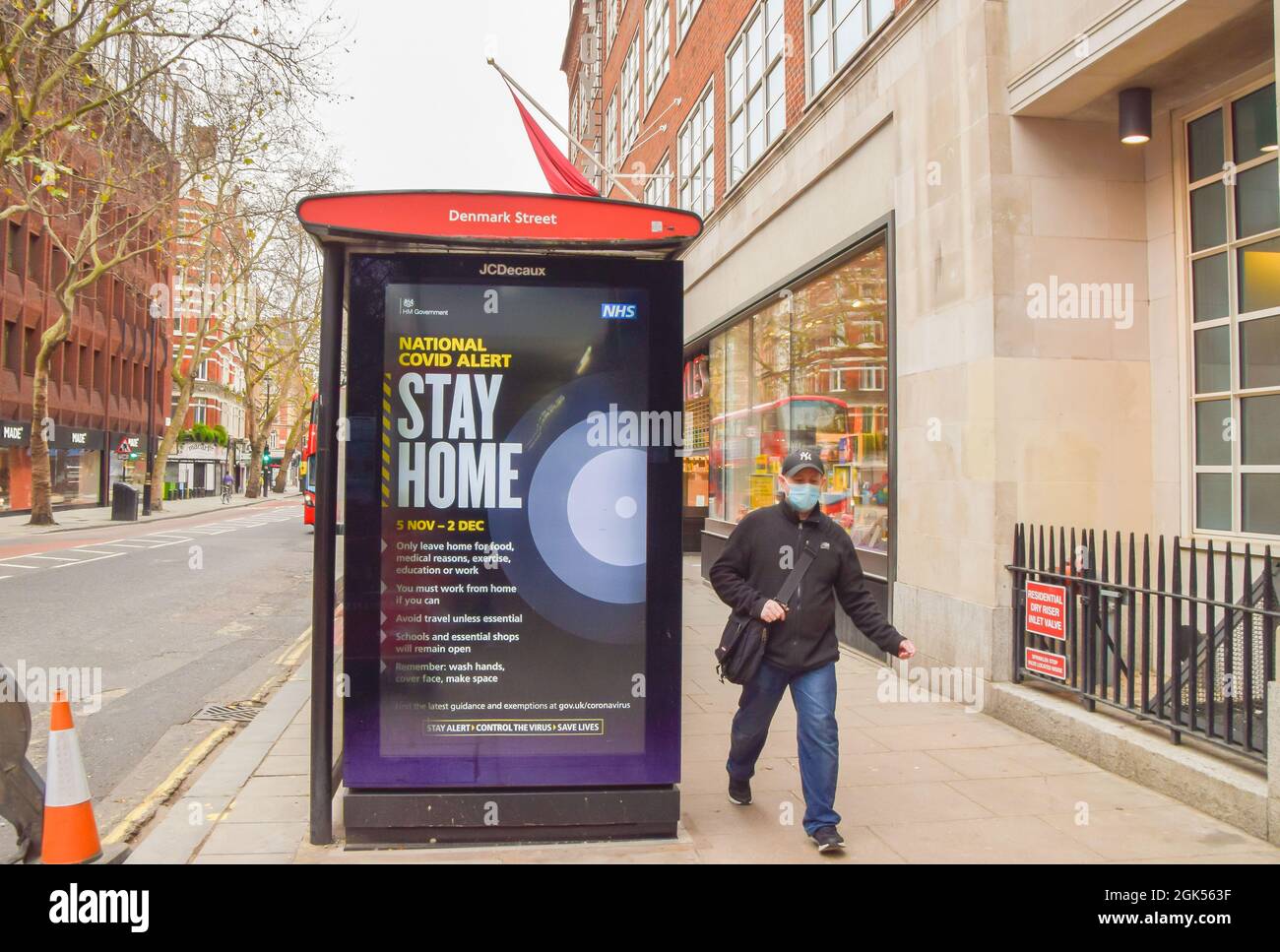 Tottenham bus stop sign hi-res stock photography and images - Alamy