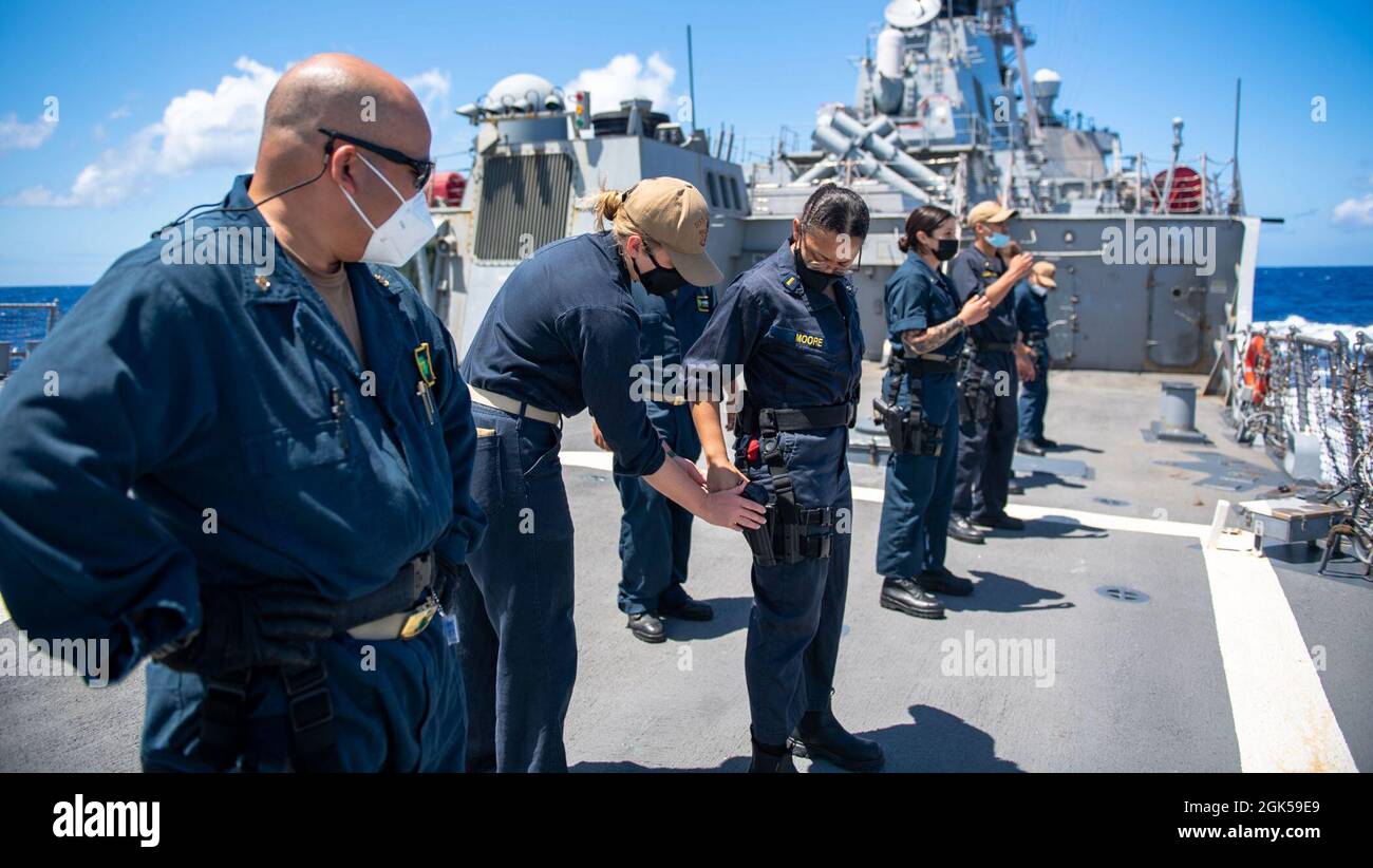 210805-N-MR124-1038 PACIFIC OCEAN (Aug. 5, 2021) Sailors receive ...